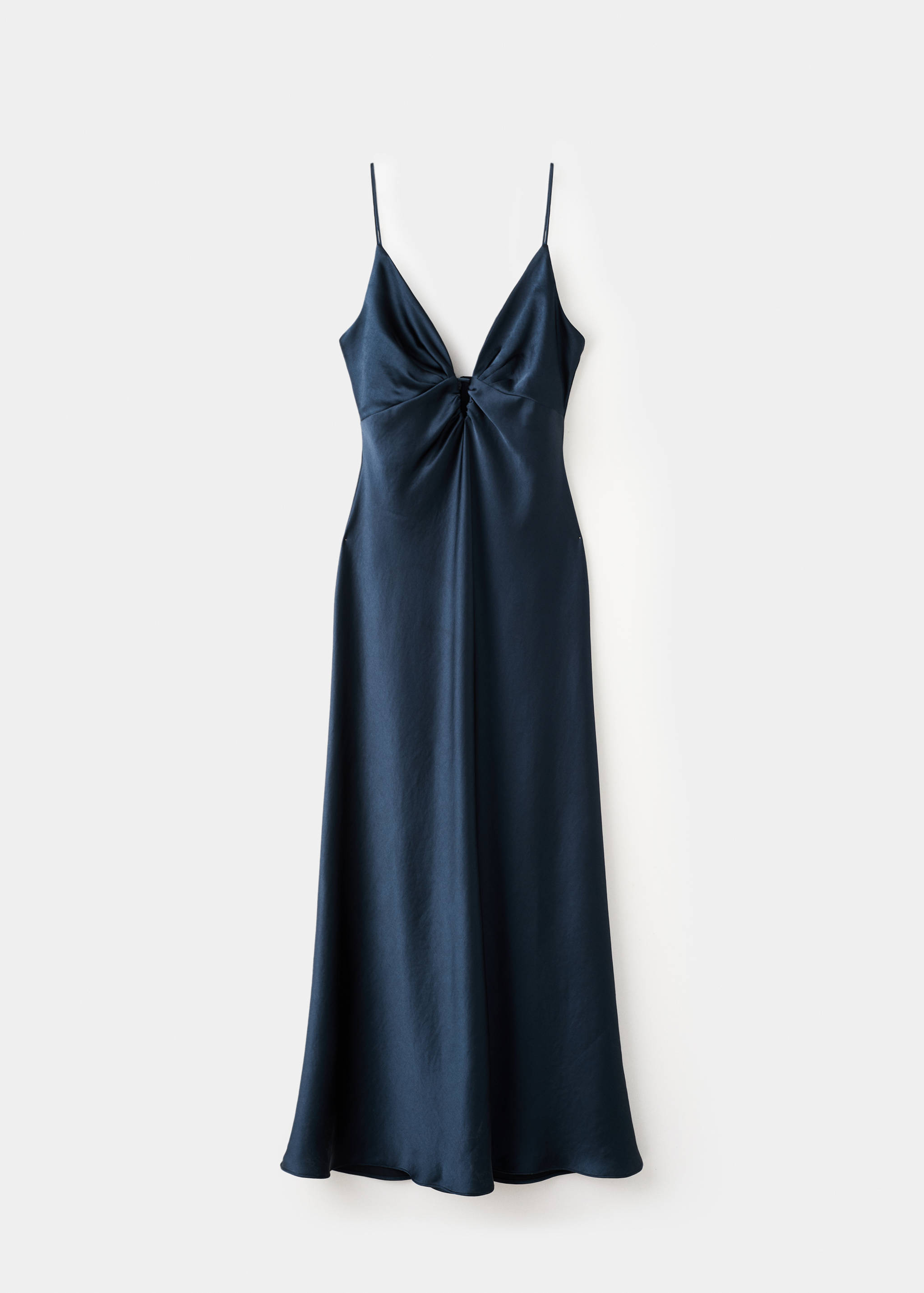 Vestido satinado escote pico - Mujer | MANGO OUTLET España (Península y ...