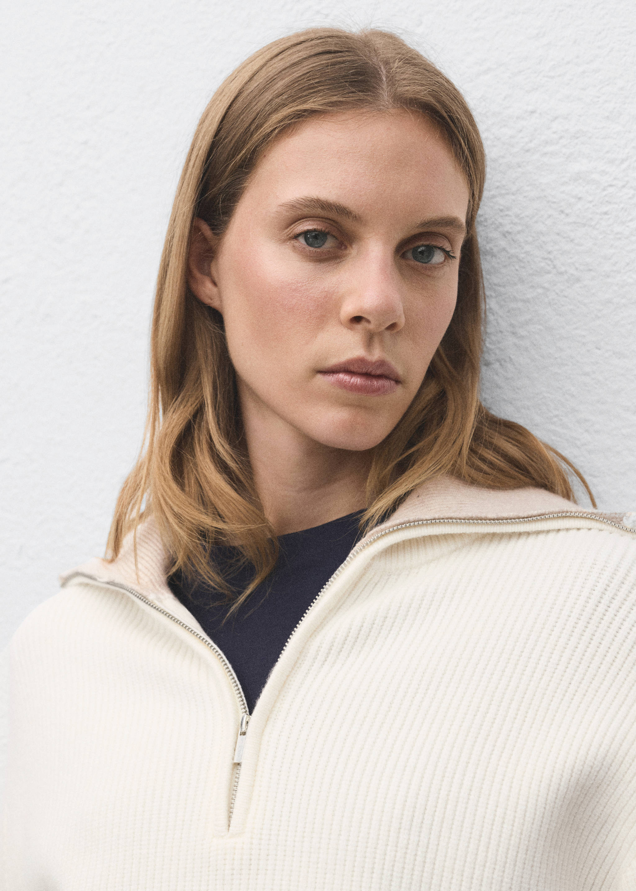 Sweater with contrasting zipper collar - Women | MANGO OUTLET USA