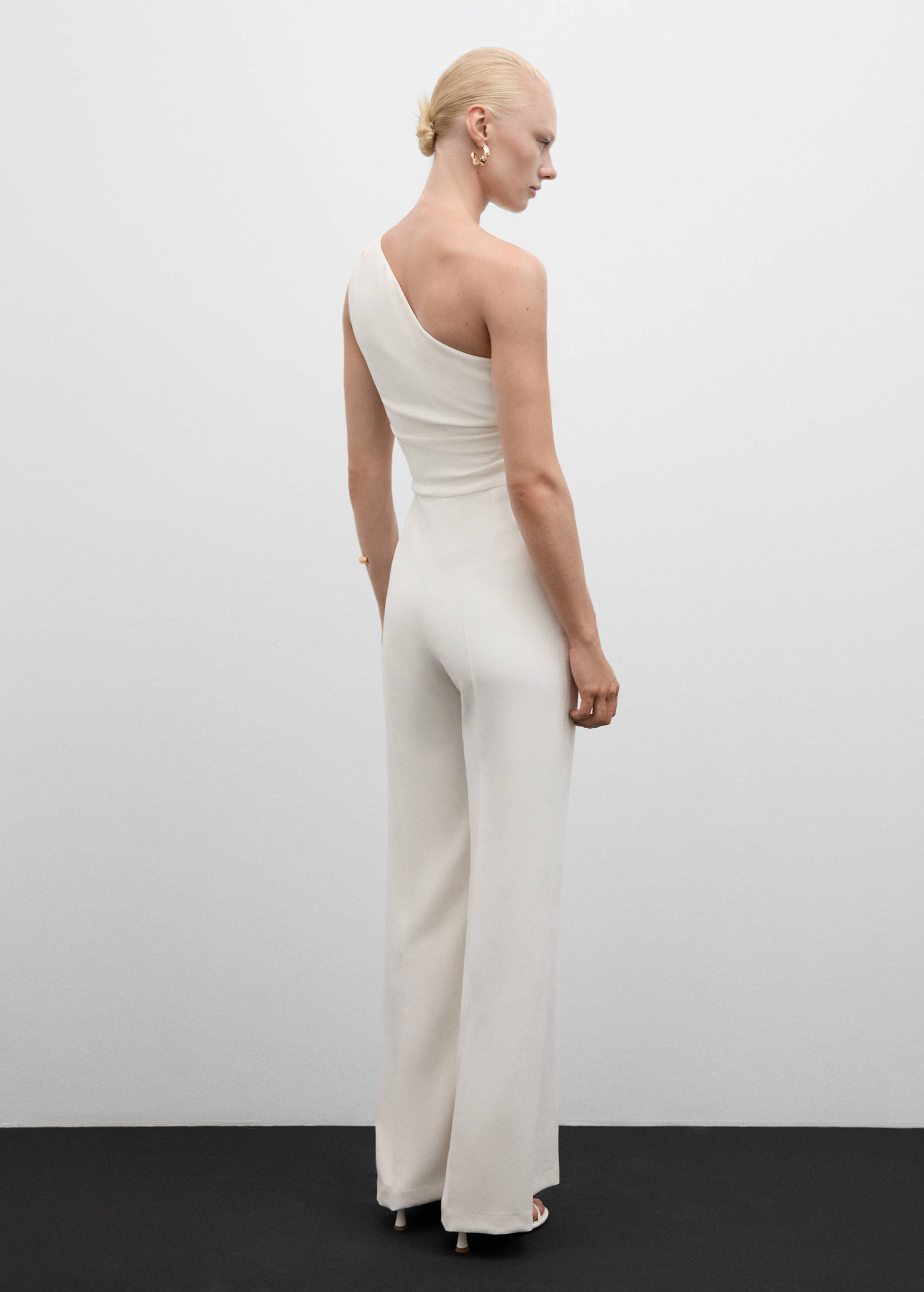 Mono asimétrico detalle drapeado - Mujer | MANGO OUTLET España ...