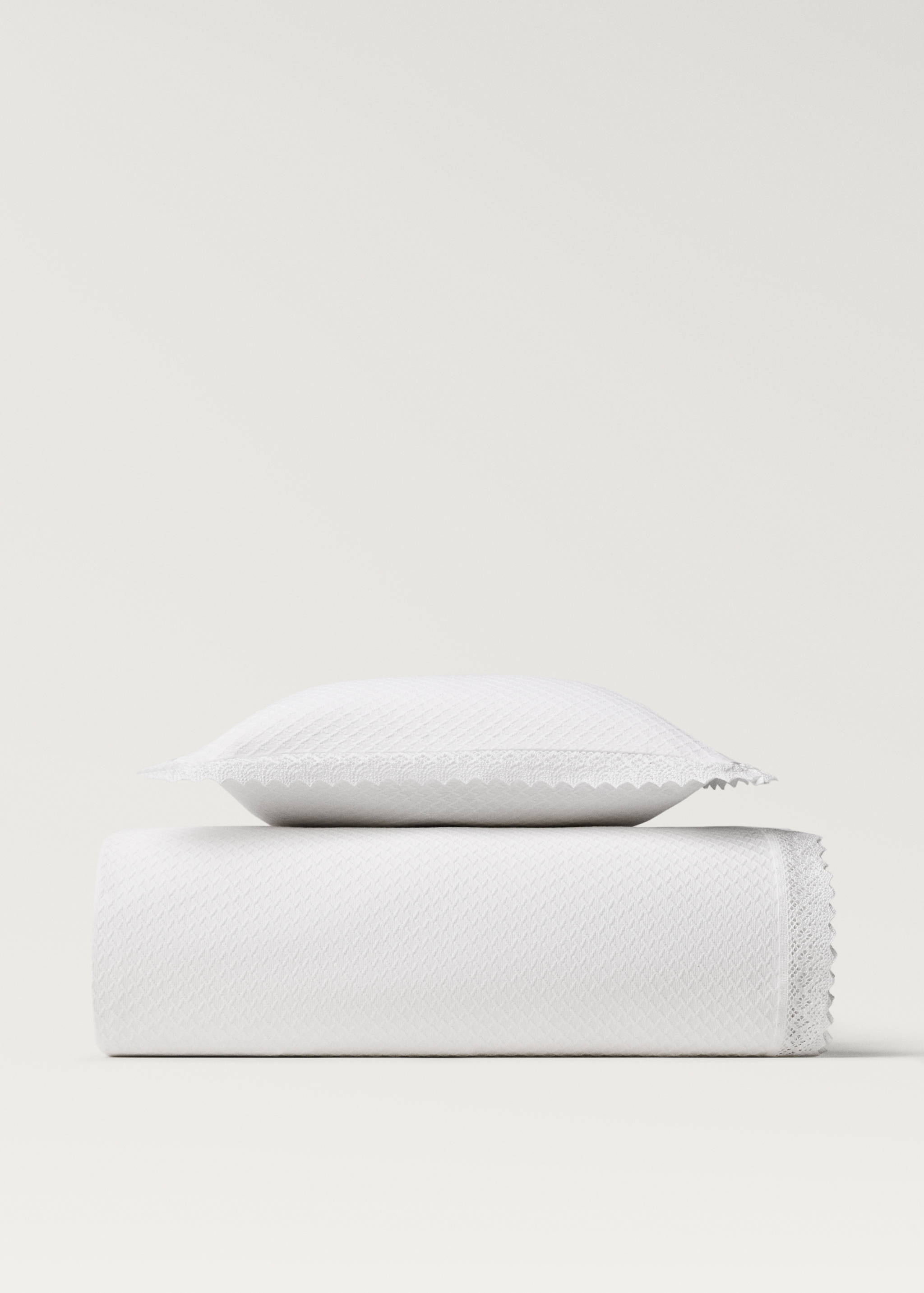 Tagesdecke aus Baumwolljacquard mit Rautenmuster und Spitzenbordüre für ...